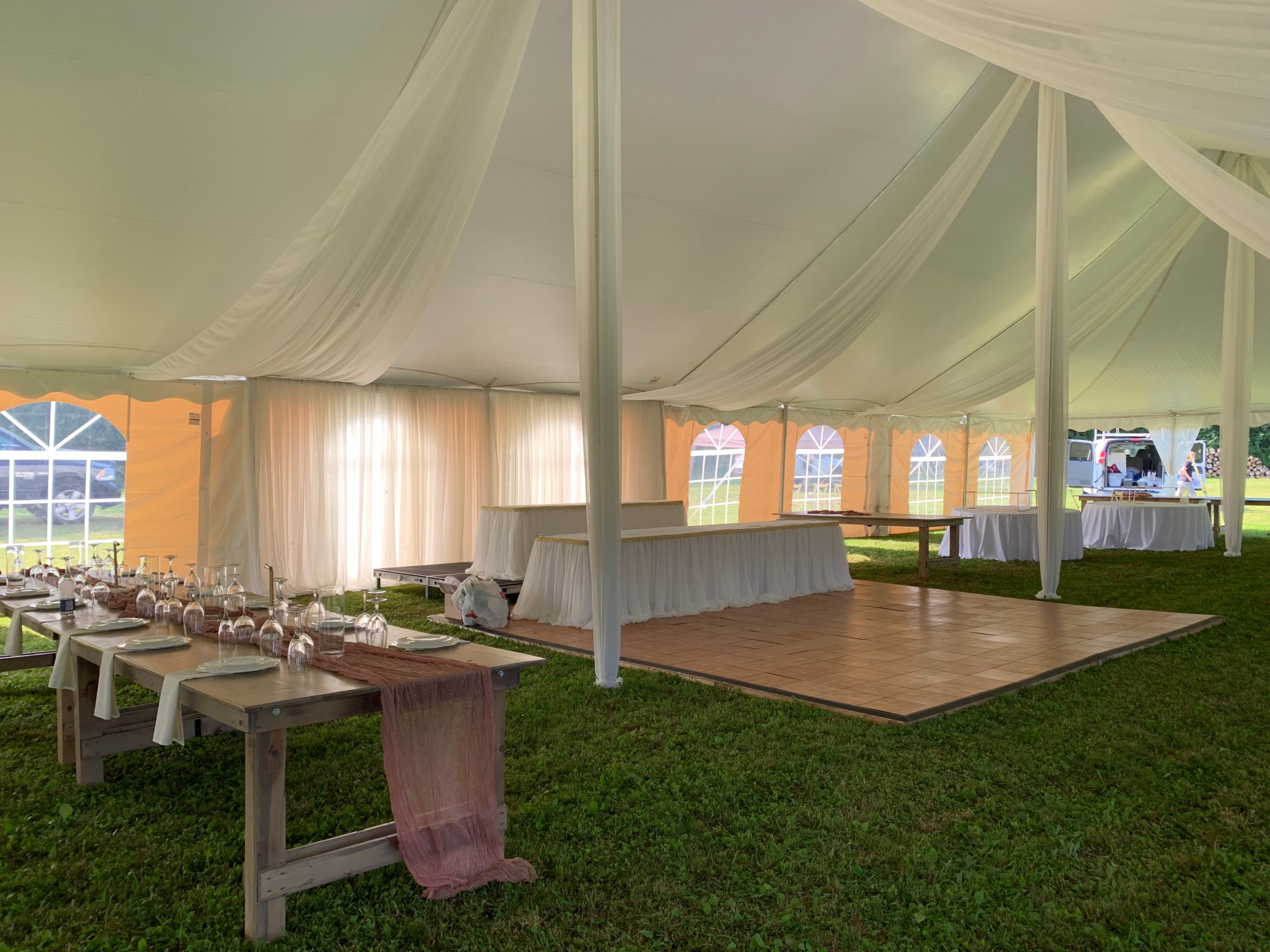 Tent Décor – Annie Lane Events & Decor
